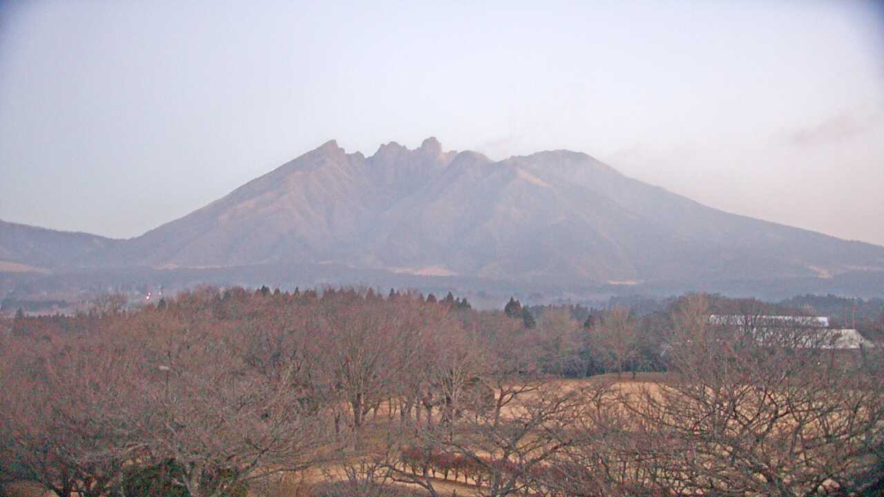 南阿蘇からみた阿蘇山系の根子岳の時間別画像 │ インターネット自然研究所 ライブ映像閲覧